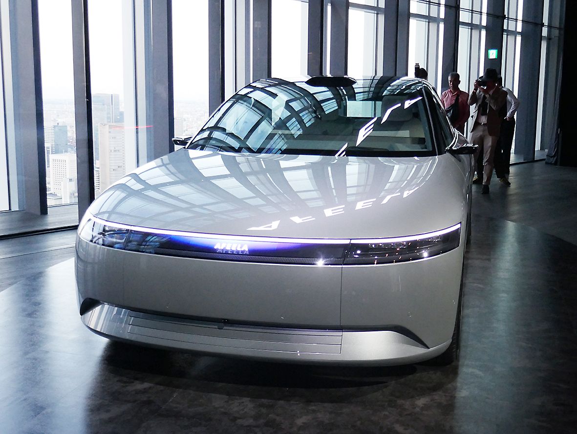 ソニー・ホンダモビリティ、新型ev「アフィーラ」プロトタイプをジャパンモビリティショーで日本初披露 報道陣に先行公開｜自動車メーカー｜net＋